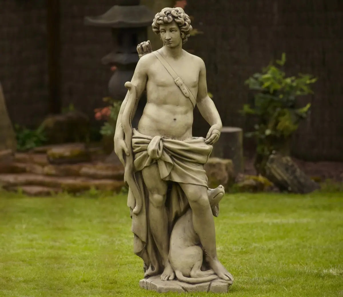 Hunter Statue – Bow Garden Centre