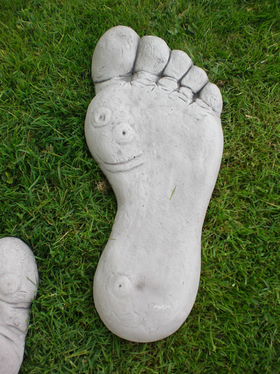 Large Right Foot – Bow Garden Centre